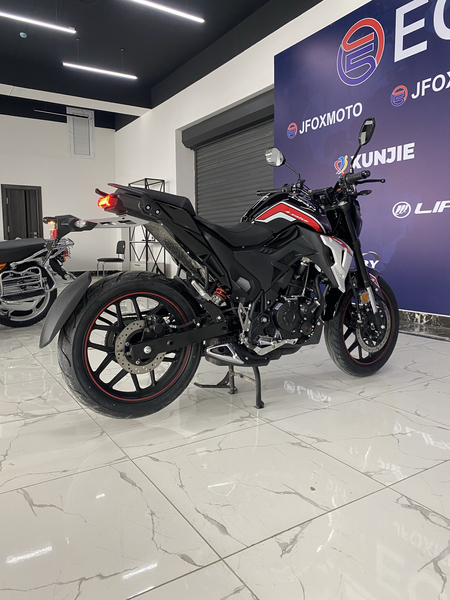 Мотоцикл Lifan SR220 Streetstyle