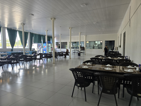 Yangi kafe sotiladi ohangaron katta yul buyida
