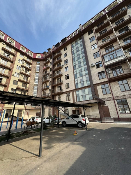 Продаётся 3х ком квартира на Буюк Ипак Йули. Коробка
