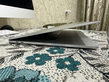 Macbook Pro 2018 15 inch Amd Rodeon 560