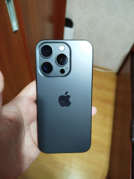 Продам IPhone 15pro 128gb black titanium