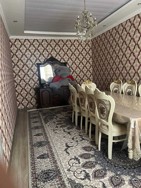 Uy sotiladi 2 qavatli !