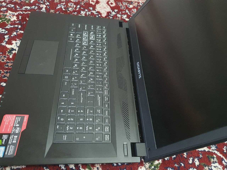 GIGABYTE SABRE 17.3 CORE i7-8750H 6/12