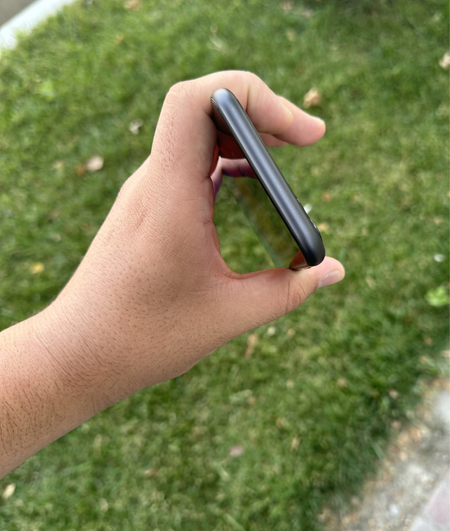 Iphone 11 sotiladi bez karopka xolat zor 128tali yomkst 100 usiliny