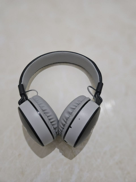 JBL naushniklari