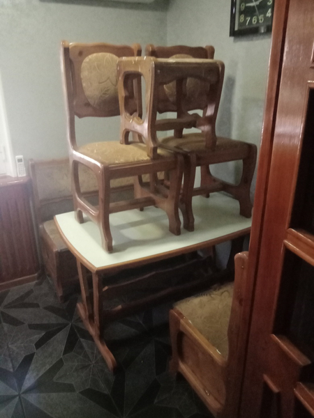 Продаётся деревянный кухонный уголок