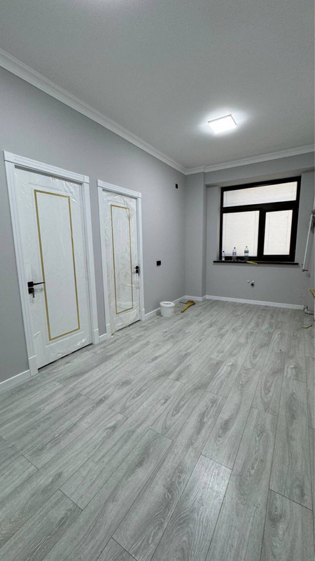 Arenda Ofis Sanpi bozori torisida 2 liniya 1 etaj 50 kv. Remont engi.