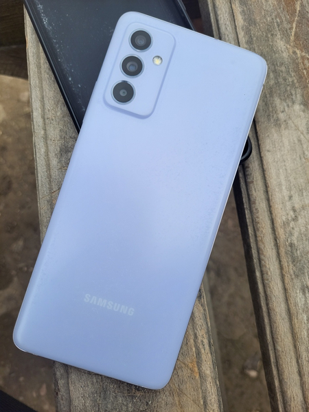 Samsung galaxy a82
