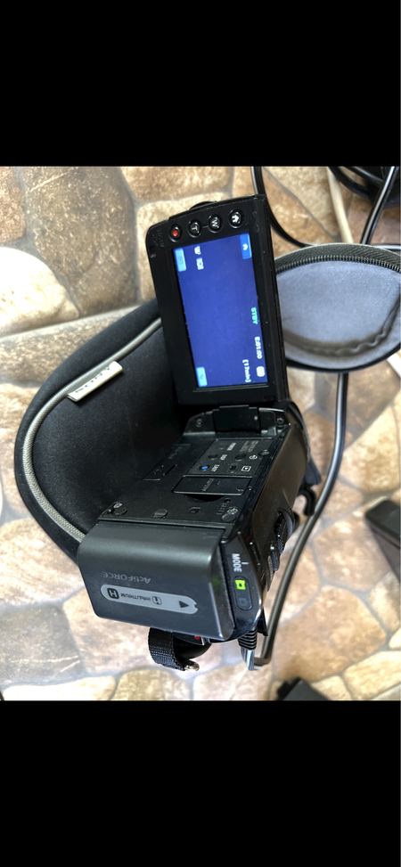 Продам видео камеру,,SONY,,