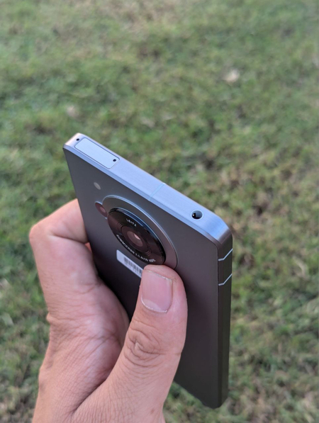 Sharp aquos r7 (12/256 240ghz экран)