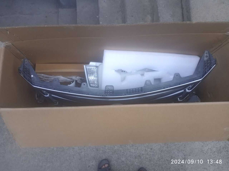 Продам решетку  радиатора Lexus 570