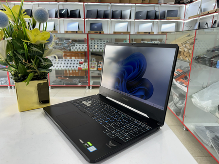 Asus tuf gaming core i7 sidan keldi oyin va katta dasturlar uchun