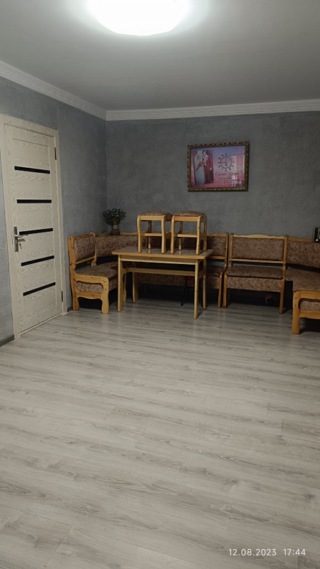 Продаётся 2-х комнатная квартира переделанная в 3-х,