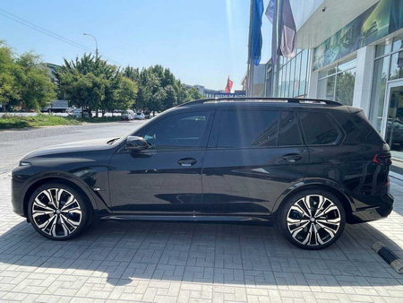 BMW X7 M60i xDrive