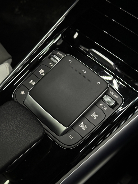 Mercedes Benz EQA300 4matic