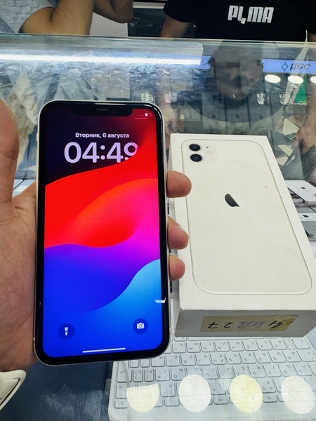 iPhone 11  64 gb white ideal