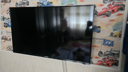 ROSSO 42 lik bez smart televizor sotiladi, holati yaxshi yangiday i