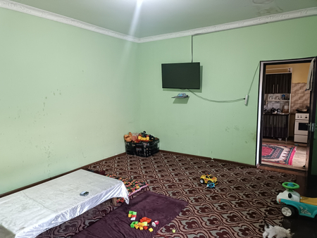 Jizzax Sh Bunyodkor MFY da hovli uy sotiladi