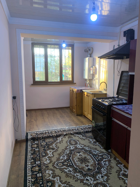 Продается своя 2 комнатна квартира.