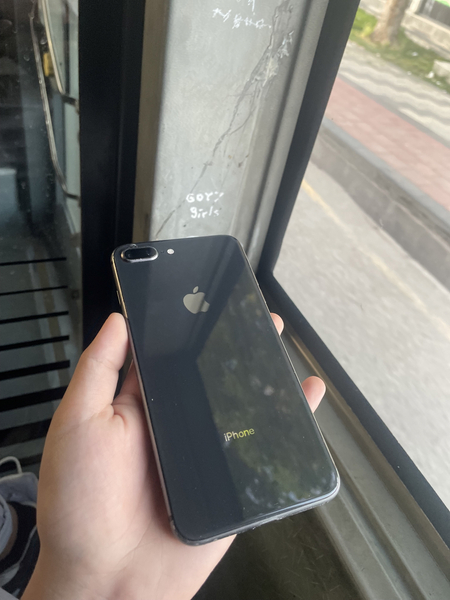 Iphone 8  plus 64 gb