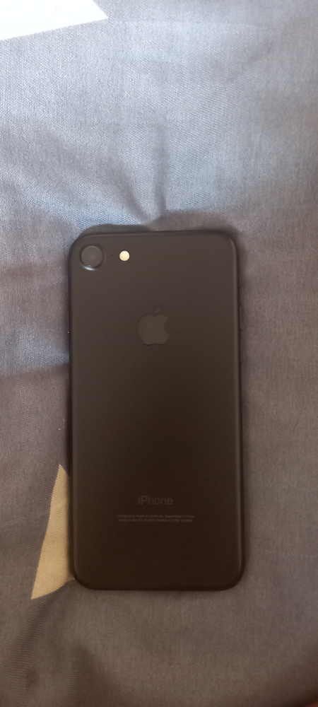 I phone 7 Black rang 128gb ideal