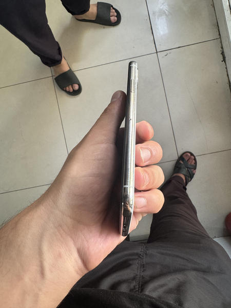 Iphone x sotiladi holati idiyal