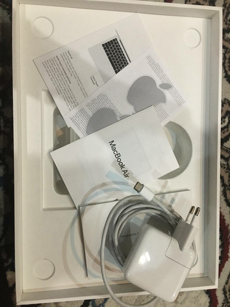 Assalom alekum Macbook Air sotiladi