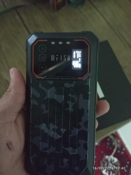 F 150 kompaniyadan B1 telefoni
