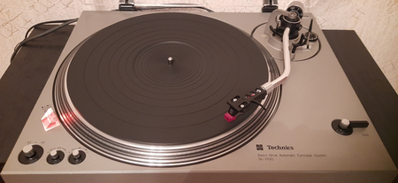 Technics SL-1700mk1.