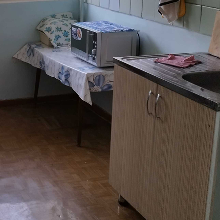 Продаю сервант, книжный шкаф, столик, подставка под тв