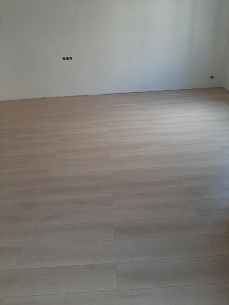 Tarket plintus ustanofka  nalevnoy quyamiz