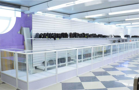 Продаются стеклянные прилавки для товара в магазин
