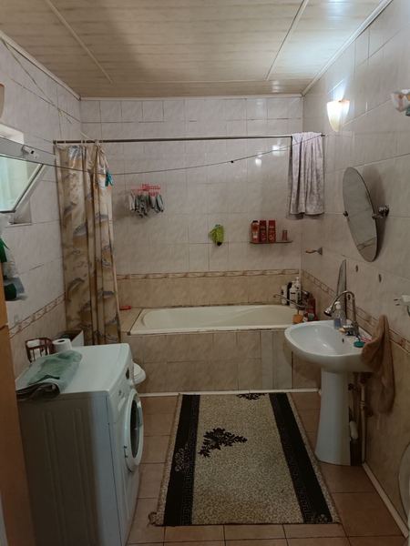 Продаётся 3-х комнатная квартира, район космос, 2-этаж