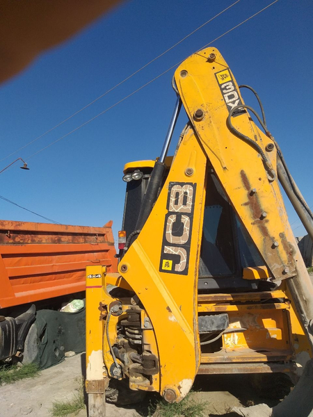 Jcb ekskvator sotiladi