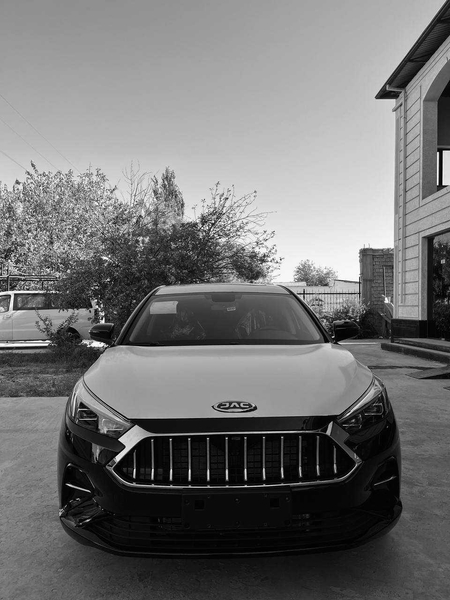 Jac J7 moshina sotiladi