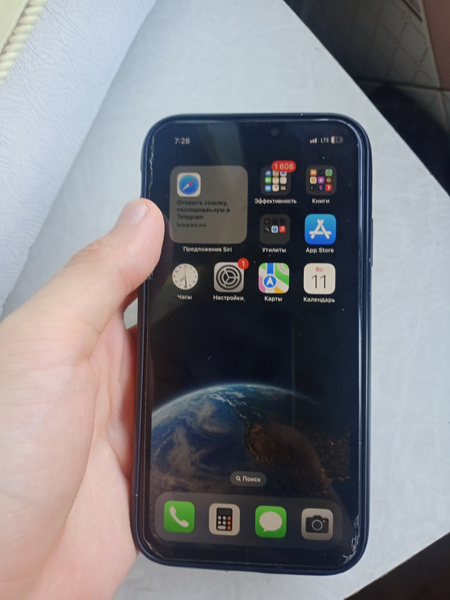 Iphone 11 
Feyc id iwli true tone iwlidi
Yomkost 75
Karopka yoq 
P