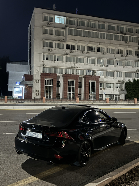Продаю Lexus is 250