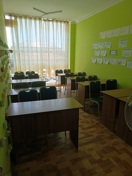 Ofis yoki dars o'tish uchin arendaga beriladi