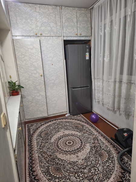 谷 127813 谷 Algaritm 31 kvartalda kvartira sotiladi 3/3/4 70 м²