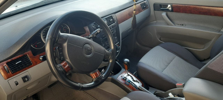Lacetti 1.8 sotiladi