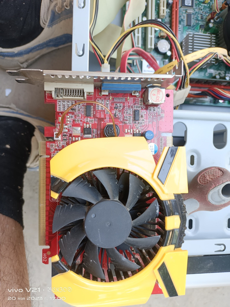 Видеокарта рабочая в хорошем состоянии. Nvidia GeForce GT 220 1GB DDR3