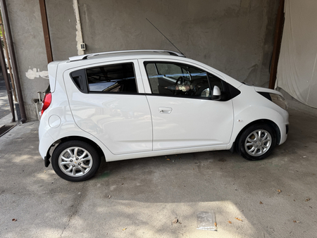 Продам Spark AT white euro