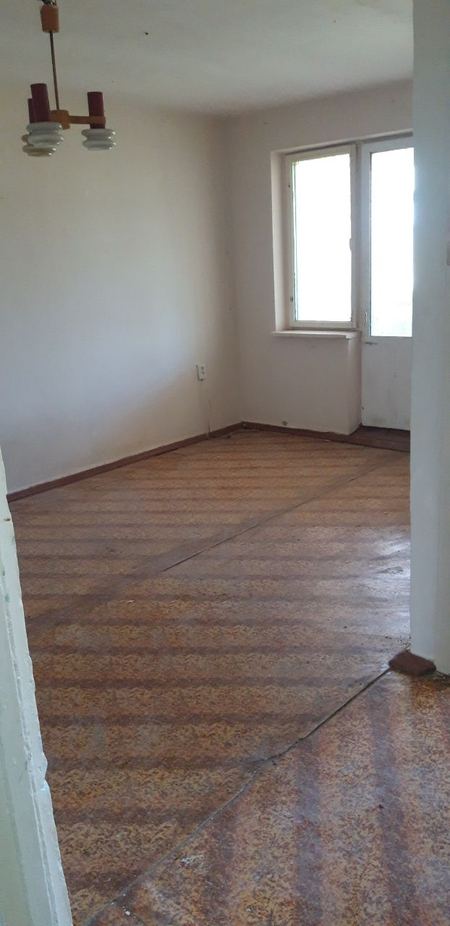 Продаётся 2х комнатная квартира на 3м этаже в 4х этажном доме.