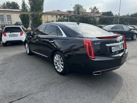 Cadilac xts сотилади