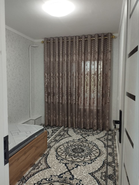 51 maktab Shota Rustavelida 2 xona 3 xona qilingan kvatira sotiladi