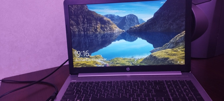 Notebook sotiladi srochno xolati ideal ssd2 qoyilgan