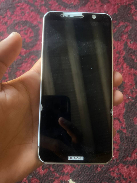 Huawei Y6 sotiladi