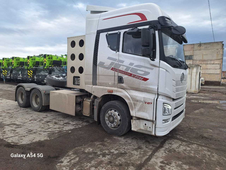 2024 FAW JH6 6x4 12та газ баллон ретардер тягач tyagach янги Фав howo