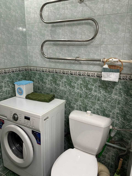 ЦУМ Космонавтов 3/3/4 (90м