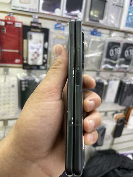 Samsung galaxy Z fold 3
